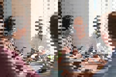 11 Internal Communications Tools You Need- Oak Engage