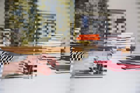 Best Internal Comms Books for 2024 | Nail Your Strategy